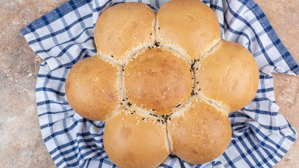 Easy fluffiest bread rolls – Recipe Delicious